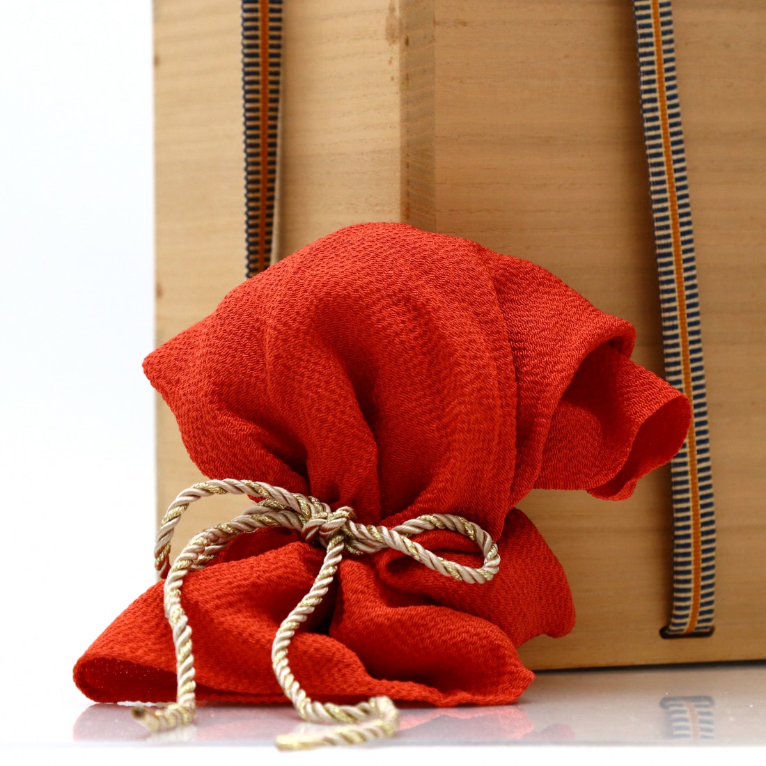 Hibiki 35 Year Old Sakaida Kakiemon Decanter | Whisky Auctioneer