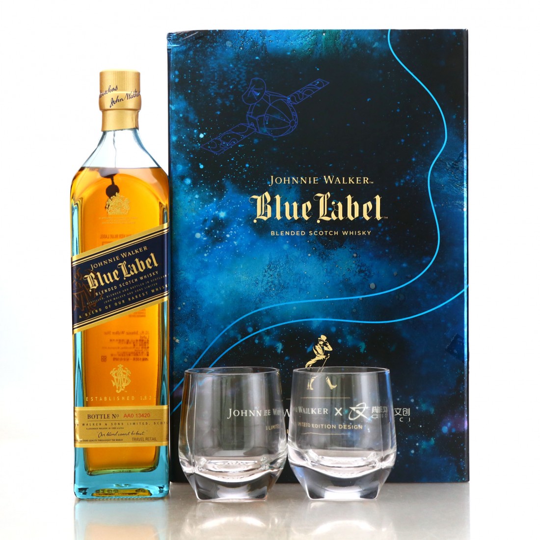 Johnnie Walker Blue Label Gift Pack 75cl / X Casci | Whisky Auctioneer