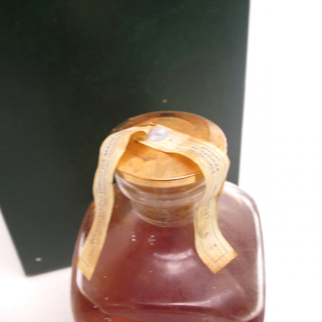 Hedges & Butler 21 Year Old Royal De Luxe Scotch Whisky | Whisky Auctioneer